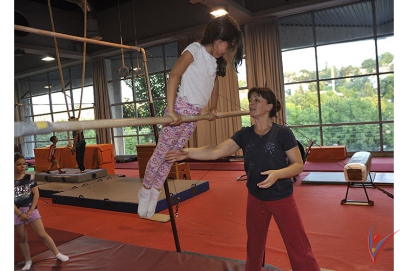 Zanimljive vežbe na dvovisinskom razboju